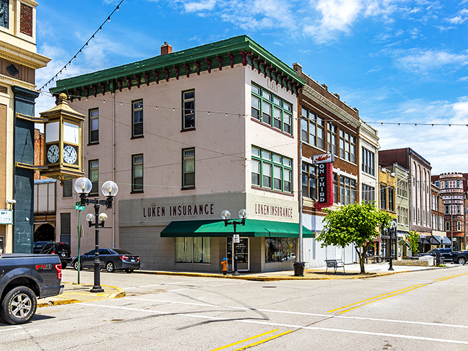 Alton's downtown streets are lined with historic brick buildings, offering small-town charm with big-town character—affordable Americana at its finest.