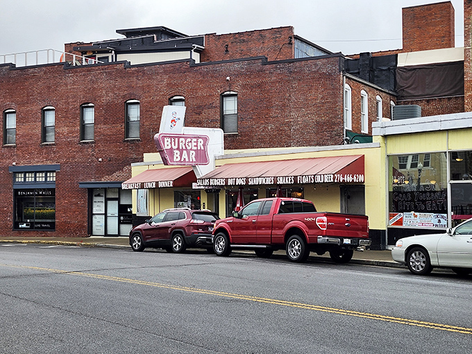 That iconic red neon sign has been beckoning hungry travelers to Burger Bar since 1942. Some landmarks guide you to history; this one guides you to happiness.