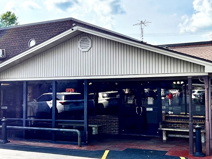 The unassuming exterior of Moonlite Bar-B-Q Inn hides culinary treasures that have made it an Owensboro landmark. Like all great food destinations, it lets the smoke do the talking.