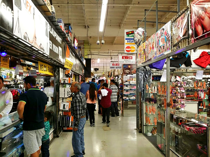 Main thoroughfares buzz with weekend energy as shoppers navigate between stalls. The marketplace rhythm is unhurried yet purposeful—shopping as social experience.