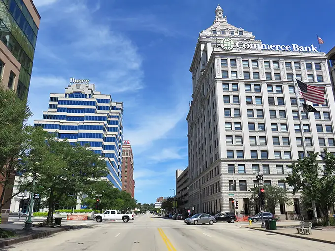 Peoria's downtown combines gleaming modern towers with historic charm – city amenities with small-town housing prices is retirement mathematics at its finest.