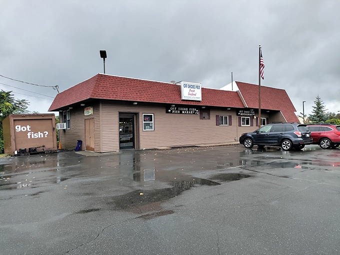 This unassuming roadside spot hides seafood secrets worth discovering – where locals go when they want the real deal.