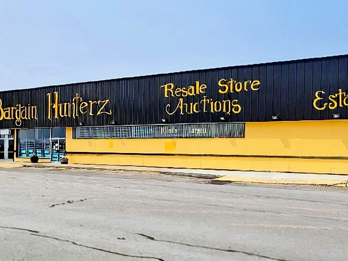 The bright yellow and black facade of Bargain Hunterz isn't subtle – it's like Vegas for the thrift-savvy shopper!