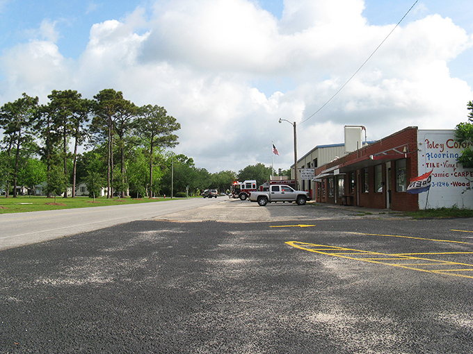 Foley's main street offers small-town charm without the big-city price tag. Like finding designer jeans at a thrift store price!