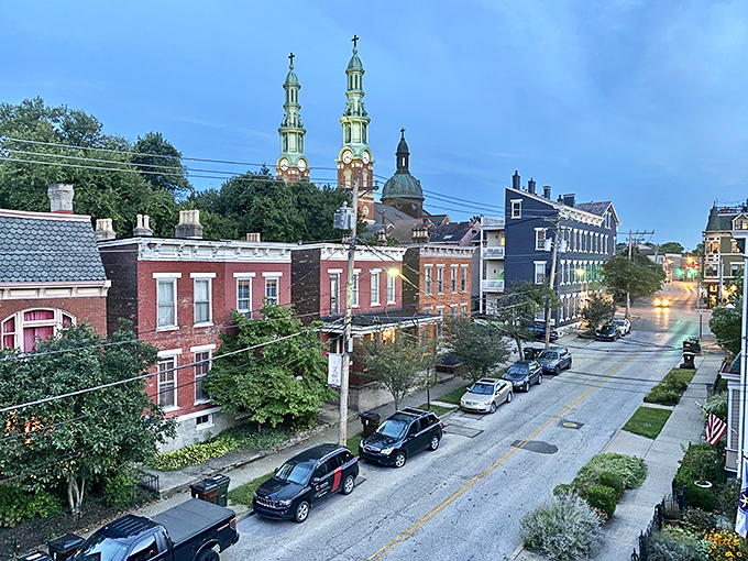 Those twin spires of Covington's cathedral reach skyward like something from a European postcard. Small-town Kentucky with old-world grandeur!