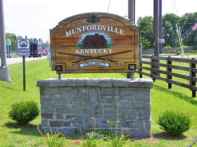 Est. 1816 – when Munfordville was founded, folks were still getting news via horseback. Two centuries later, the welcome sign still exudes that same unhurried charm.