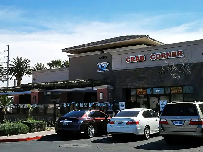 Desert dwellers line up for a taste of Chesapeake Bay at this strip mall gem – proof that great seafood finds a way.