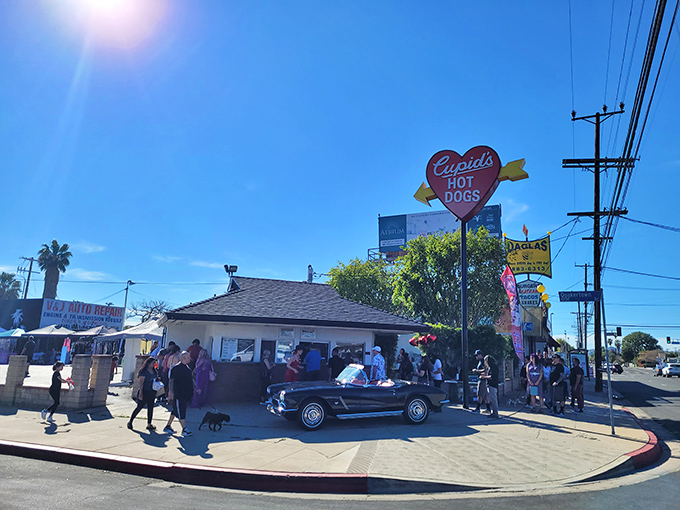 The line forming outside Cupid's is the San Fernando Valley's most honest food critic – people don't queue for mediocrity.