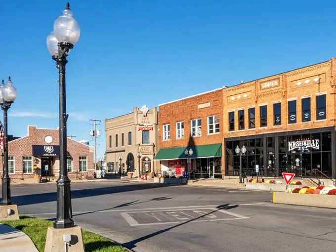 Marion's classic storefronts might look like a movie set, but the cost of living is no Hollywood fantasy – it's genuinely budget-friendly.