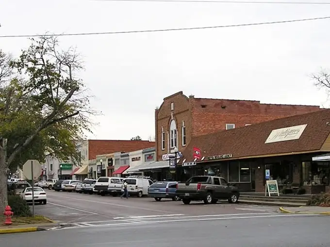Metter's downtown storefronts invite you to slow down and browse awhile. Window shopping here feels like stepping into a gentler time.