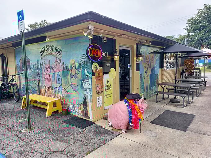 Hot Spot's colorful pig murals telegraph exactly what they do best – create barbecue magic in this tiny Pensacola treasure.