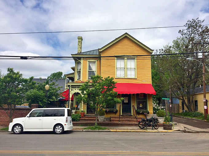 That classic Victorian charm with modern sandwich sensibilities – Stella's looks like the best house on the block for good reason.
