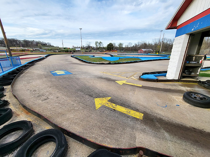 Yellow arrows point the way to glory. The starting line: where friendships are temporarily suspended and the inner Andretti emerges.