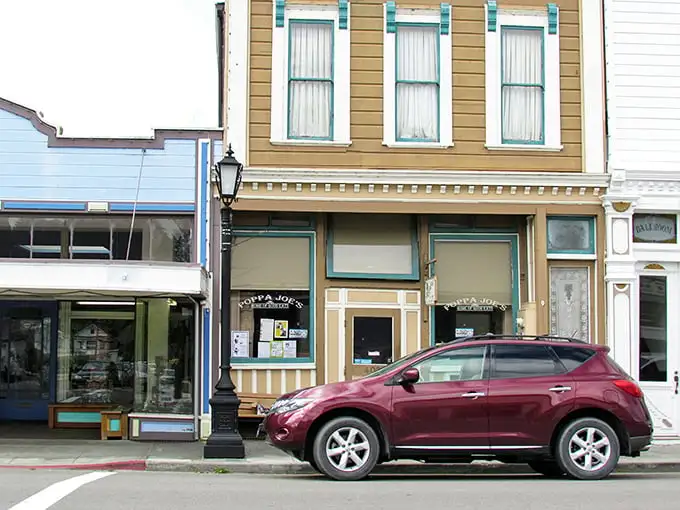Poppa Joe's modest storefront belies the comfort food magic happening inside—like finding out your quiet neighbor used to drum for The Rolling Stones.