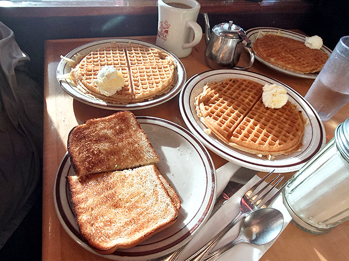 The breakfast spread at Ole's doesn't ask if you're hungry—it assumes you've arrived with an appetite worthy of its legendary status. 