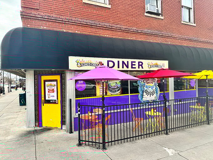King's Chef's purple façade is the breakfast equivalent of a Vegas showstopper – bold, unapologetic, and unforgettable.
