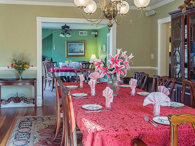 Breakfast isn't just a meal here—it's an event. Those stargazer lilies are the dining room's equivalent of a morning stretch.