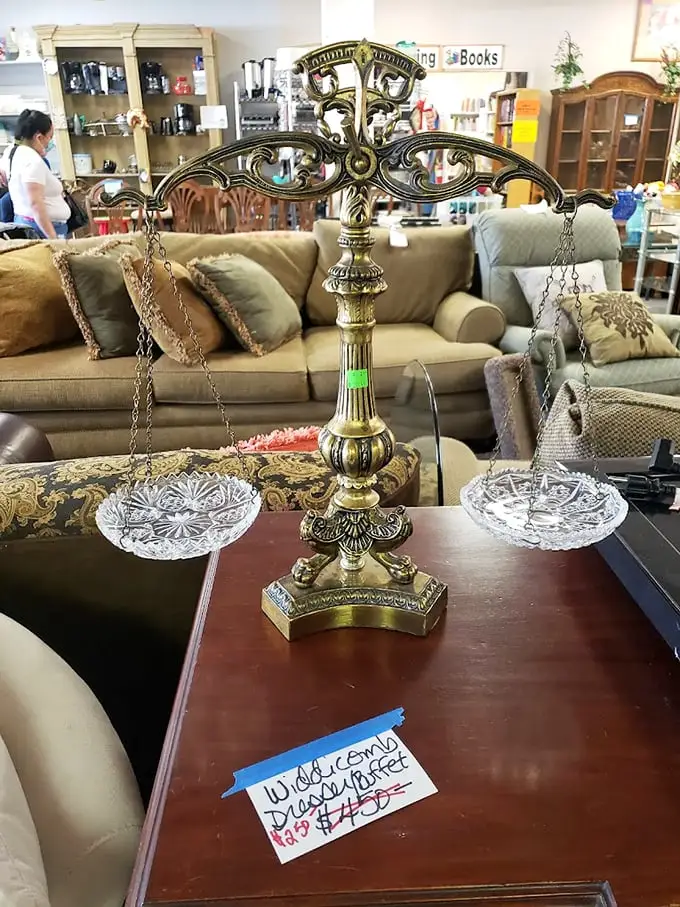 This vintage scale isn't just measuring weight—it's balancing style and substance. Somewhere, a justice-themed home bar is missing its centerpiece.