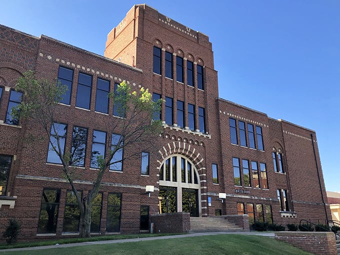 The wide streets of Alva offer breathing room for your retirement lifestyle and your budget – no financial gymnastics required!