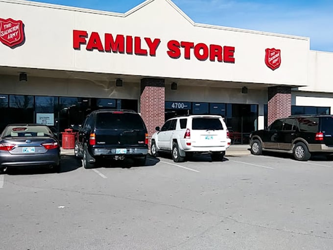 Clean lines and ample parking—the Salvation Army knows that treasure hunting requires both space and strategy.