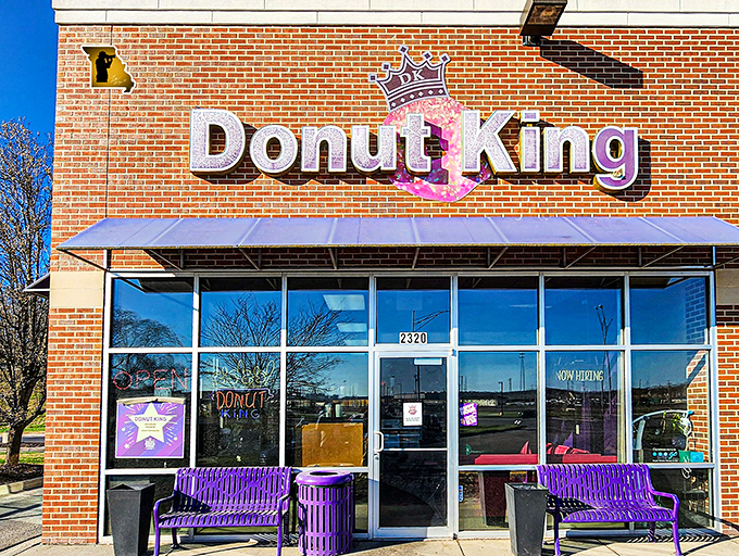That crown logo doesn't lie! Simple surroundings let these regal creations take their rightful throne as breakfast champions.