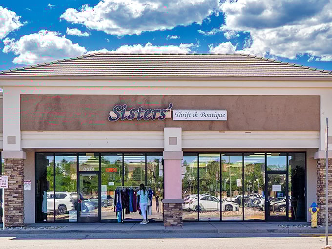 Desert tones and bright blue skies frame Sisters' inviting entrance – thrifting with a touch of Colorado elegance.