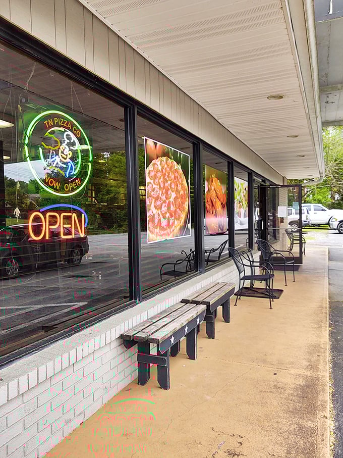 Those neon signs in the window aren't just decoration – they're Tennessee Pizza Company's bat signal calling all serious pizza lovers to assemble.