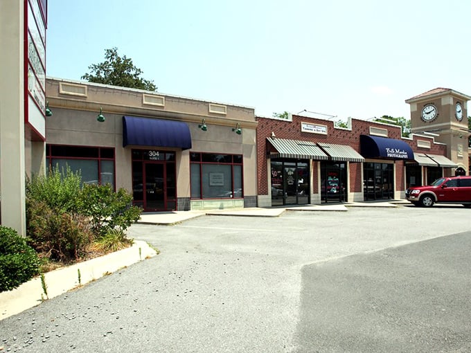 Modern conveniences meet small-town prices in Bryant – where your retirement check covers more than just the basics.