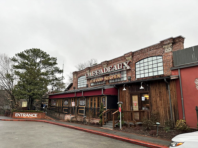 The brick facade of Pappadeaux beckons like a siren call to seafood lovers. This unassuming exterior hides a Cajun wonderland within.