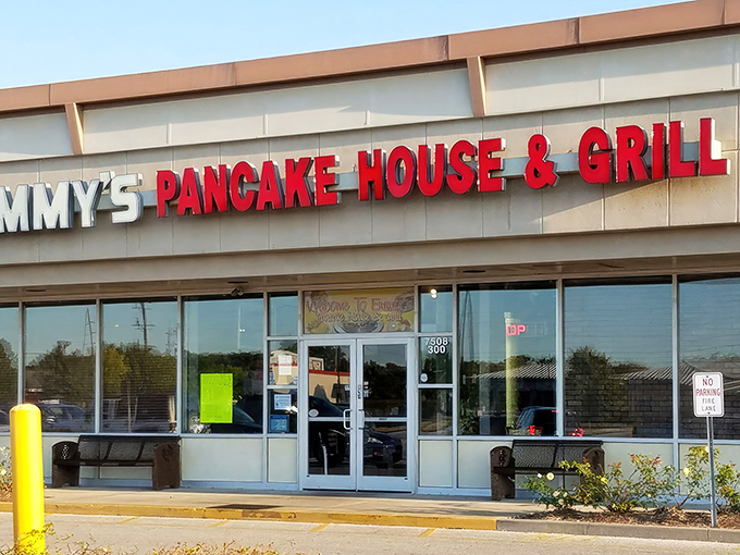 Emmy's humble exterior belies the breakfast paradise within—like finding a treasure chest disguised as an ordinary building in suburban Avon.