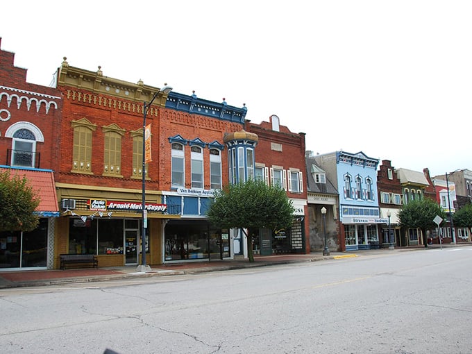 Pella's Main Street isn't just charming—it's like someone took a Hallmark movie set and added actual parking spaces. Small-town perfection with breathing room.
