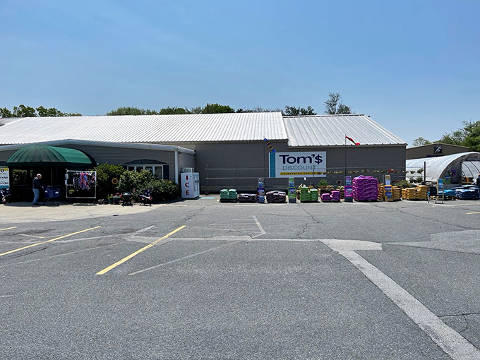 The unassuming exterior of Tom's Discount Store – where retail magic happens without the fancy wrapping. Bargain paradise awaits!