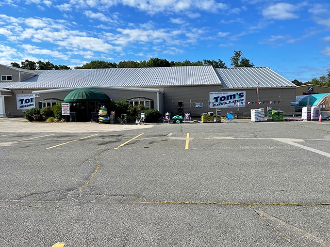 The unassuming exterior of Tom's Discount Store – where retail magic happens without the fancy wrapping. Bargain paradise awaits!