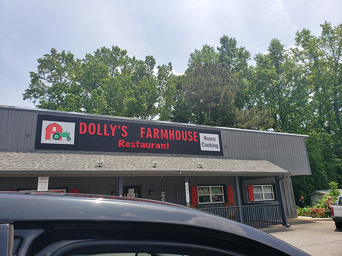 The rustic wooden exterior of Dolly's Farmhouse Restaurant promises authenticity before you even step inside. That American flag isn't just decoration—it's a guarantee.