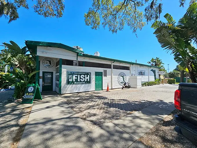 Old Florida charm meets seafood paradise at this unassuming white building with green trim. Palm fronds wave hello as if they know what deliciousness awaits inside.