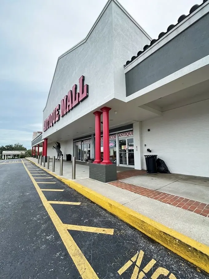 The unassuming exterior of Wildwood Antique Mall belies the treasure trove within—like finding a portal to the past hidden in a Florida strip mall.