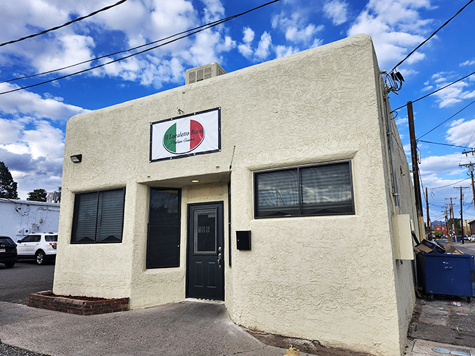 The unassuming adobe exterior of Il Localetto Rossi proves once again that culinary treasures often hide behind the most modest facades.