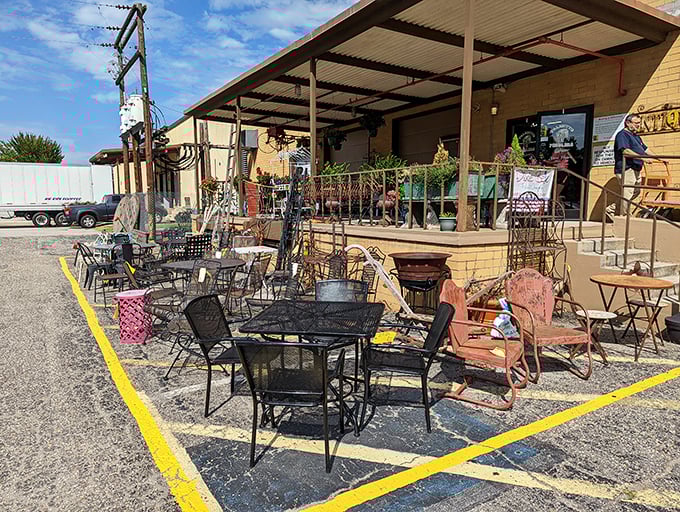 The iconic Palmetto Peddlers sign promises a treasure trove within those unassuming brick walls, like a history book with its cover closed. 