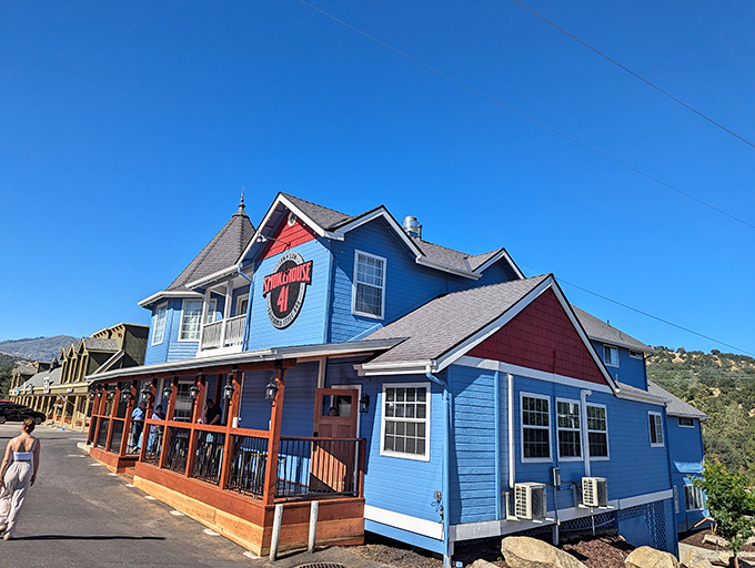 The bright blue exterior of Smokehouse 41 stands out against the California foothills like a beacon calling all barbecue pilgrims home.