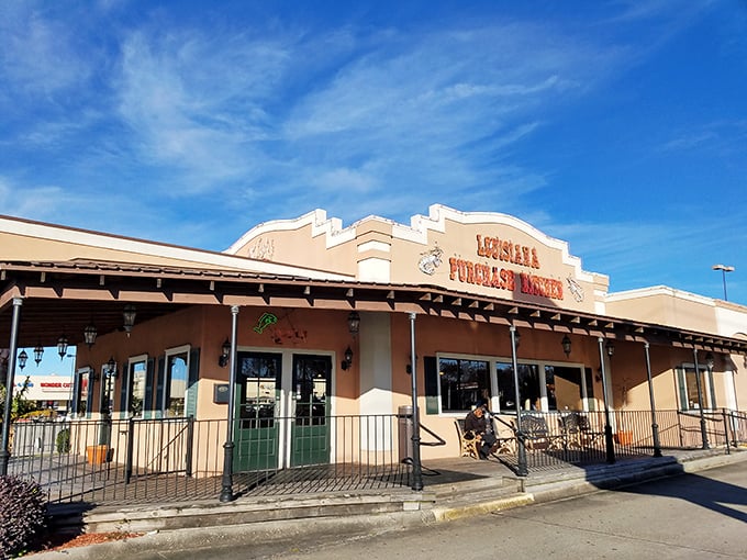 The modest exterior belies culinary treasures within – like finding a jazz virtuoso playing in a corner bar instead of Carnegie Hall.