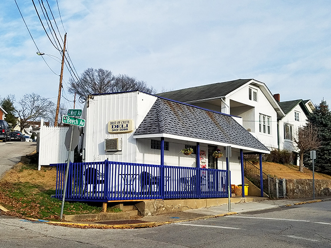 Two flags tell the whole story: America and Greece standing proudly over this humble culinary treasure on Beech Avenue.