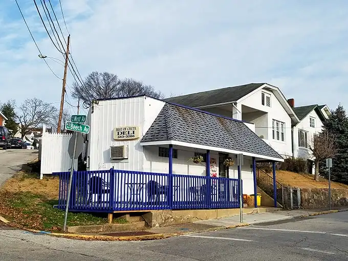 Two flags tell the whole story: America and Greece standing proudly over this humble culinary treasure on Beech Avenue.