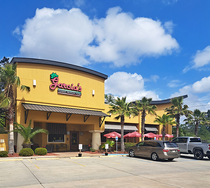 The sunshine-yellow exterior isn't just eye-catching—it's like a beacon calling out to hungry travelers on Highway 190. Palm trees included, no beach necessary. 
