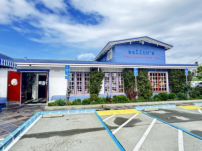 Salito's cheerful blue exterior with patriotic trim looks like it's celebrating Independence Day year-round – and their crab gives you plenty to celebrate!