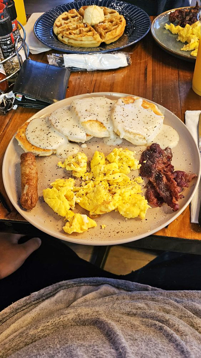 The All-American breakfast plate—eggs, bacon, pancakes, and potatoes—is basically the breakfast equivalent of a greatest hits album.