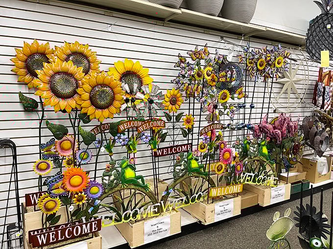 Sunflower welcome signs that practically guarantee happier guests – because nothing says "come on in" like perpetually cheerful blooms.