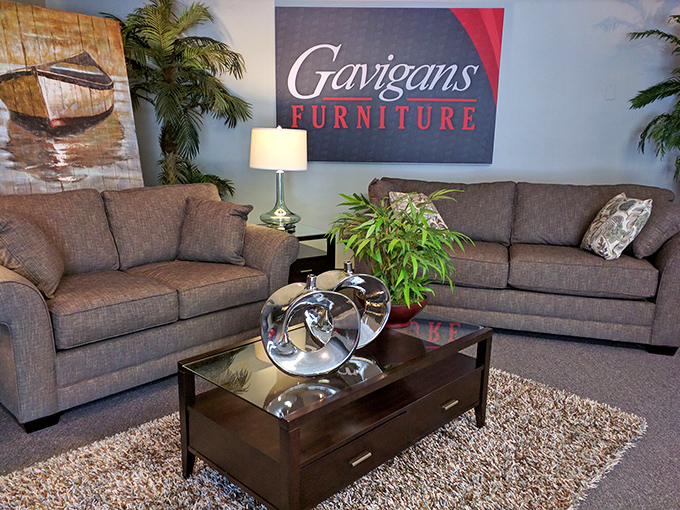 Simple, stylish, and sensible—the furniture equivalent of that friend who always has their life together. The metallic accents add just enough flair without showing off.