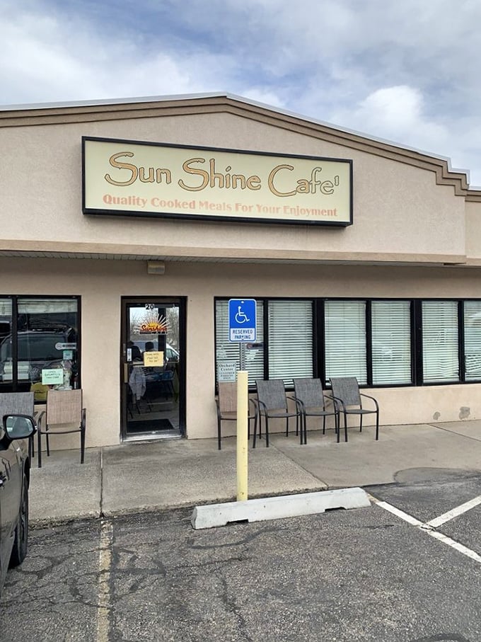 Where Utah mornings begin right. This modest exterior houses more breakfast joy than buildings ten times its size.
