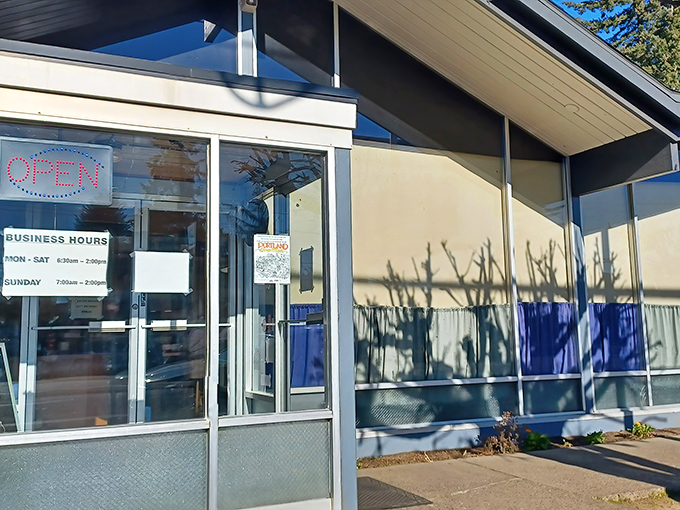 Gateway's modest exterior hides Portland's breakfast treasure within. Like your favorite aunt's house – not fancy, but where the good food lives.