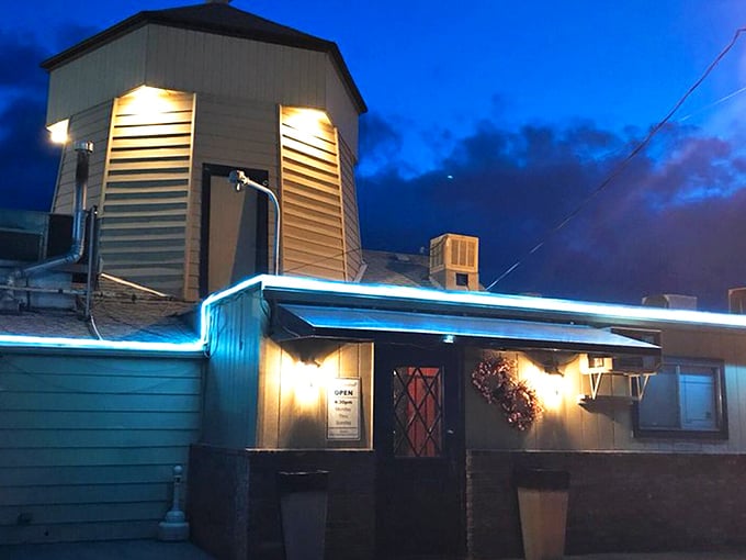 The Windmill Restaurant (Wenatchee): The iconic windmill silhouette against the twilight sky – a beacon for hungry travelers seeking steak salvation in Wenatchee.
